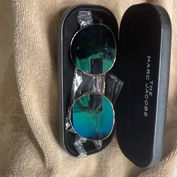 Marc Jacobs | Accessories | Marc Jacobs Green Gray Round Sunglasses ...